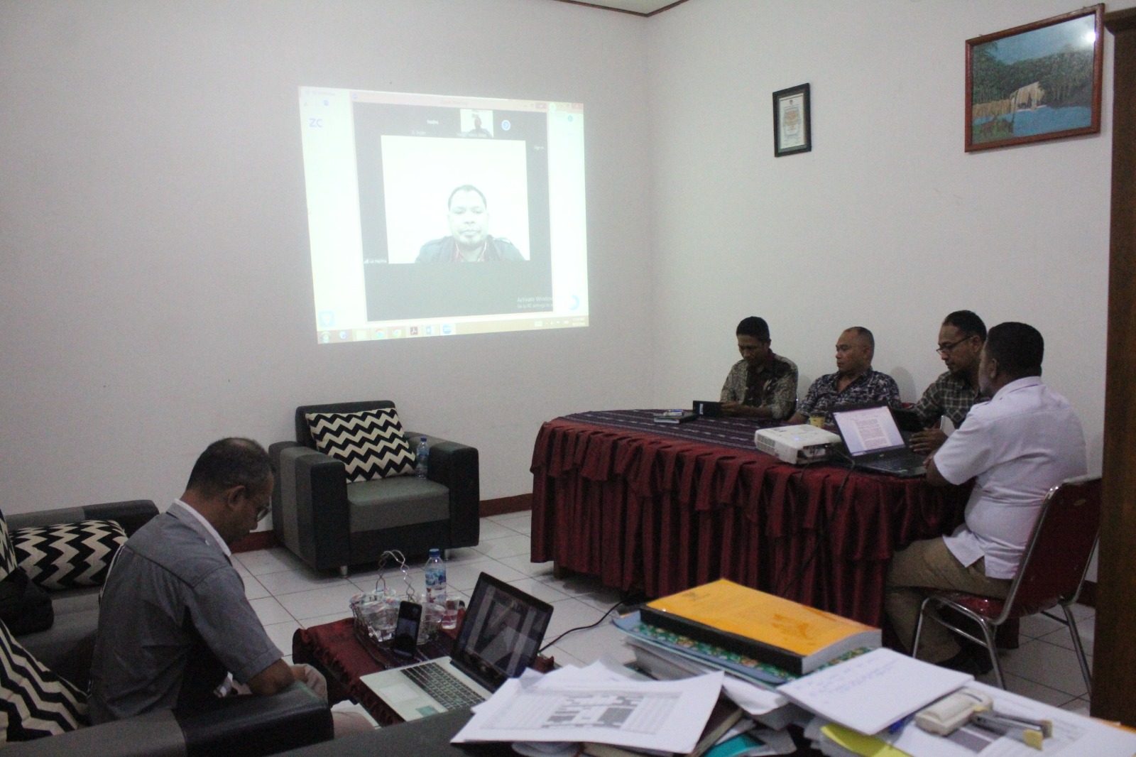 Gelar Pleno Tertutup, KPU Sikka Tetapkan Empat Pasangan Calon Bupati ...